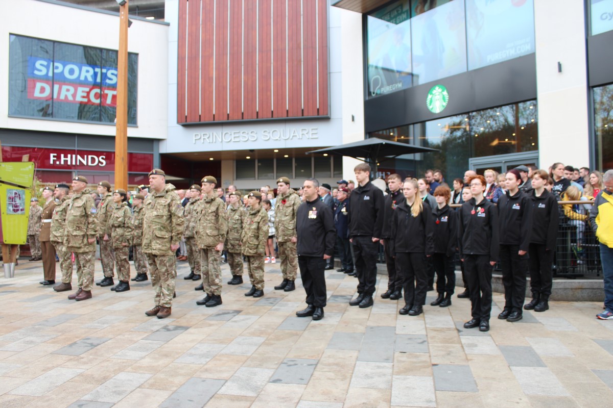 Bracknell students take part in Bracknell’s Remembrance Parade ...
